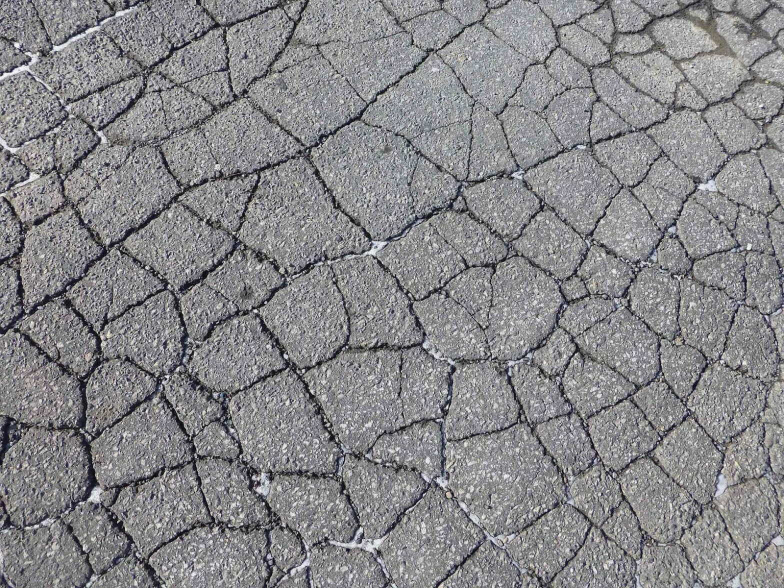 Understanding Fatigue Cracking in Pavement and Structural Engineering